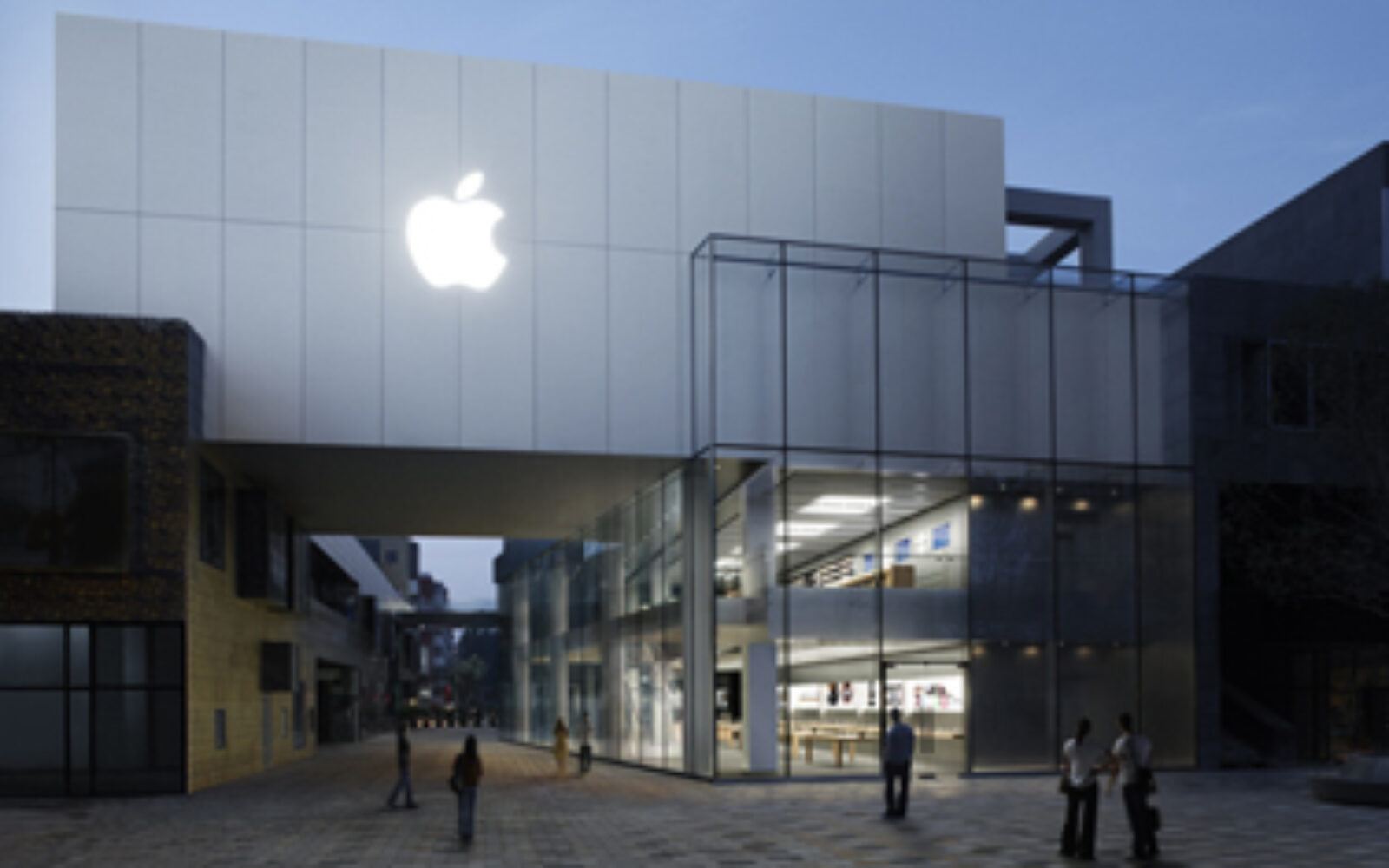 Apple: Kvartalni rezultat razočarao, godišnji prihod premašio 100 mlrd ...