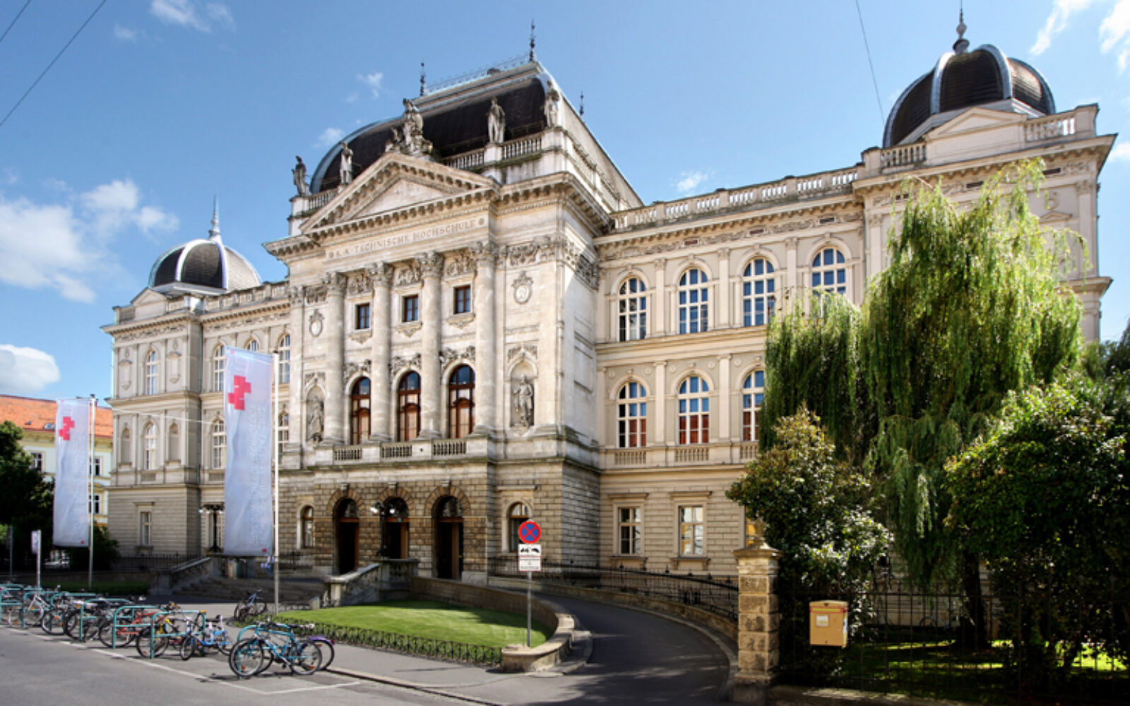 Welcome to the English-language Master's Degree Programmes at Graz ...