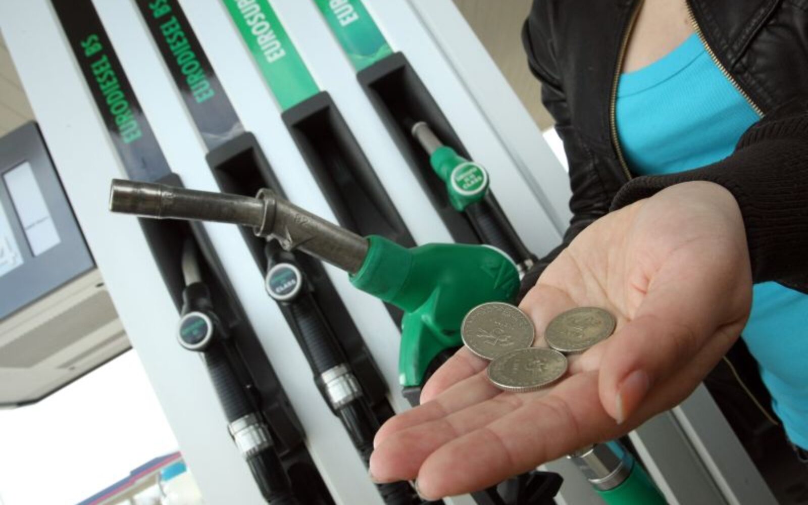 Benzini pojeftinjuju, dizeli poskupljuju - Poslovni dnevnik