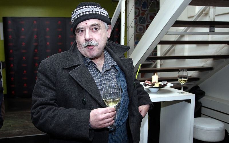 Predrag Raos vrijeđao pisce, bacio suzavac i ozlijedio ženu - Poslovni ...