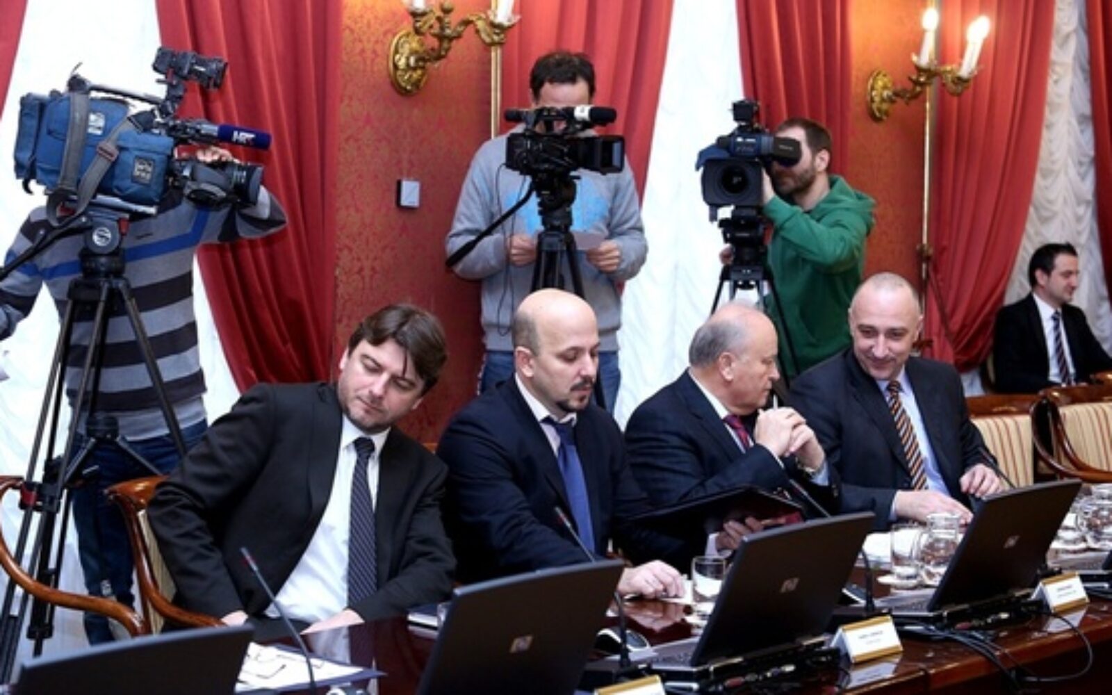 Prihodi proračuna rastu za oko 4 milijarde kuna, rashodi za sto ...