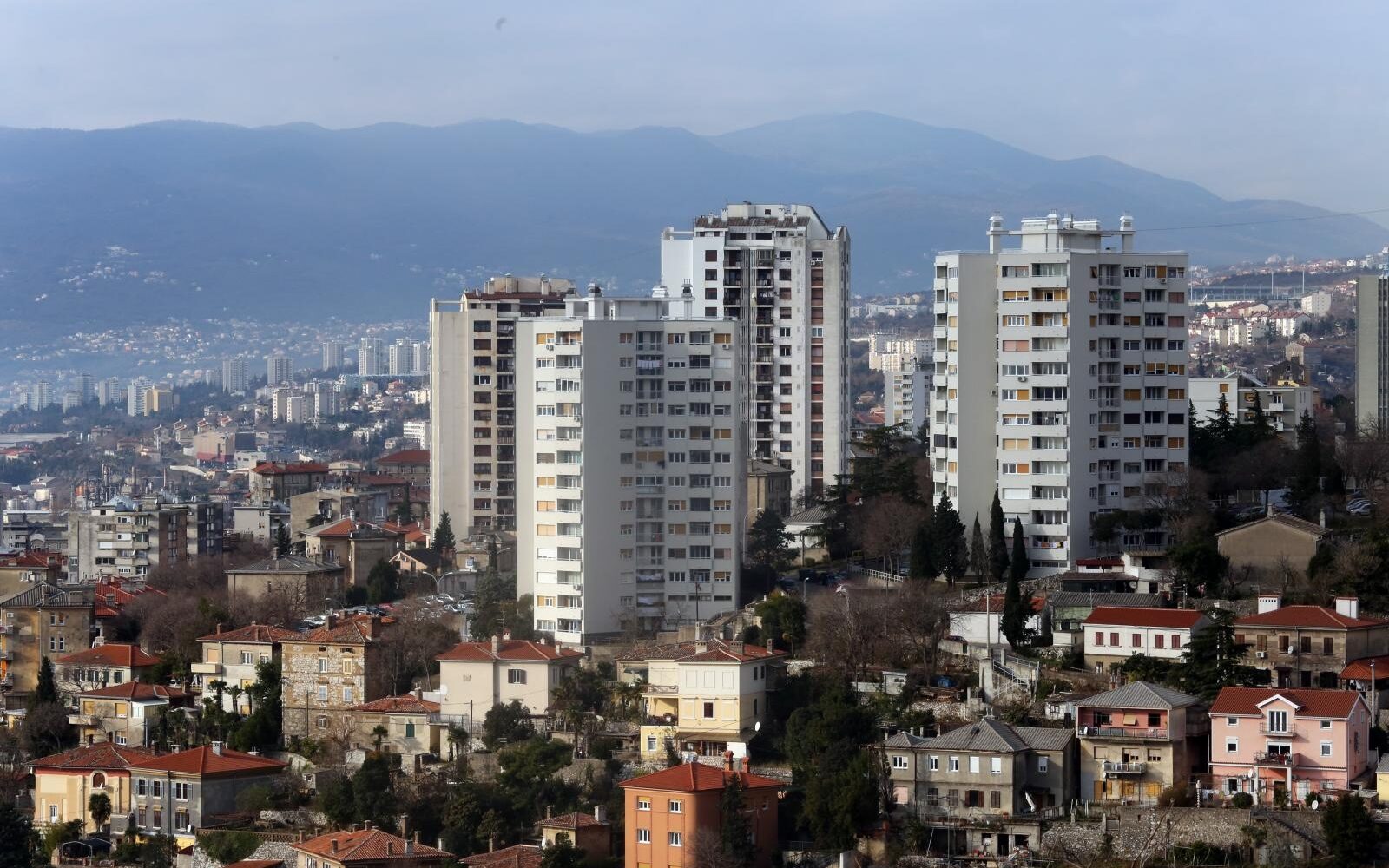 Grad Rijeka u dvanaest godina nabujao za 86 zaposlenika - Poslovni dnevnik