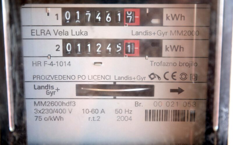 HEP ugrađuje pametna brojila: Neplatiše će se isključivati jednim ...