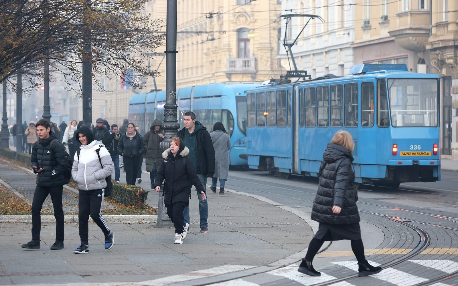 FOTO: Ujutro zbog nestanka struje stajali tramvaji u Zagrebu - Poslovni dnevnik