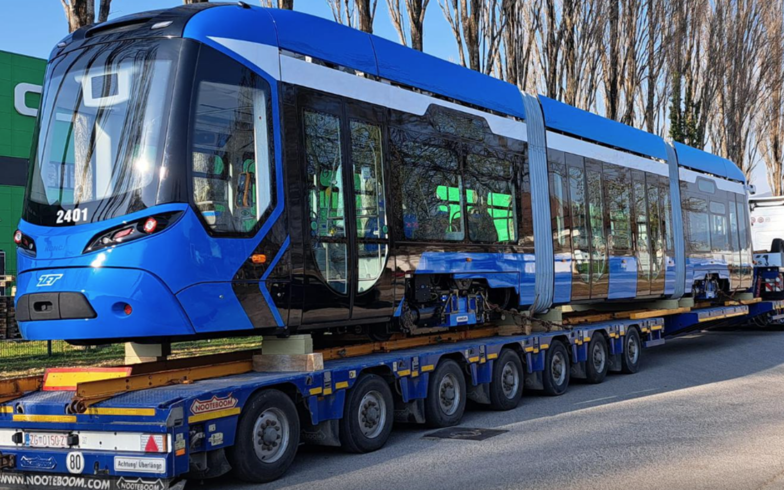 Na zagrebačku remizu danas stiže novi Končarov tramvaj: Dug je oko 20 metara i ima kapacitet od ...